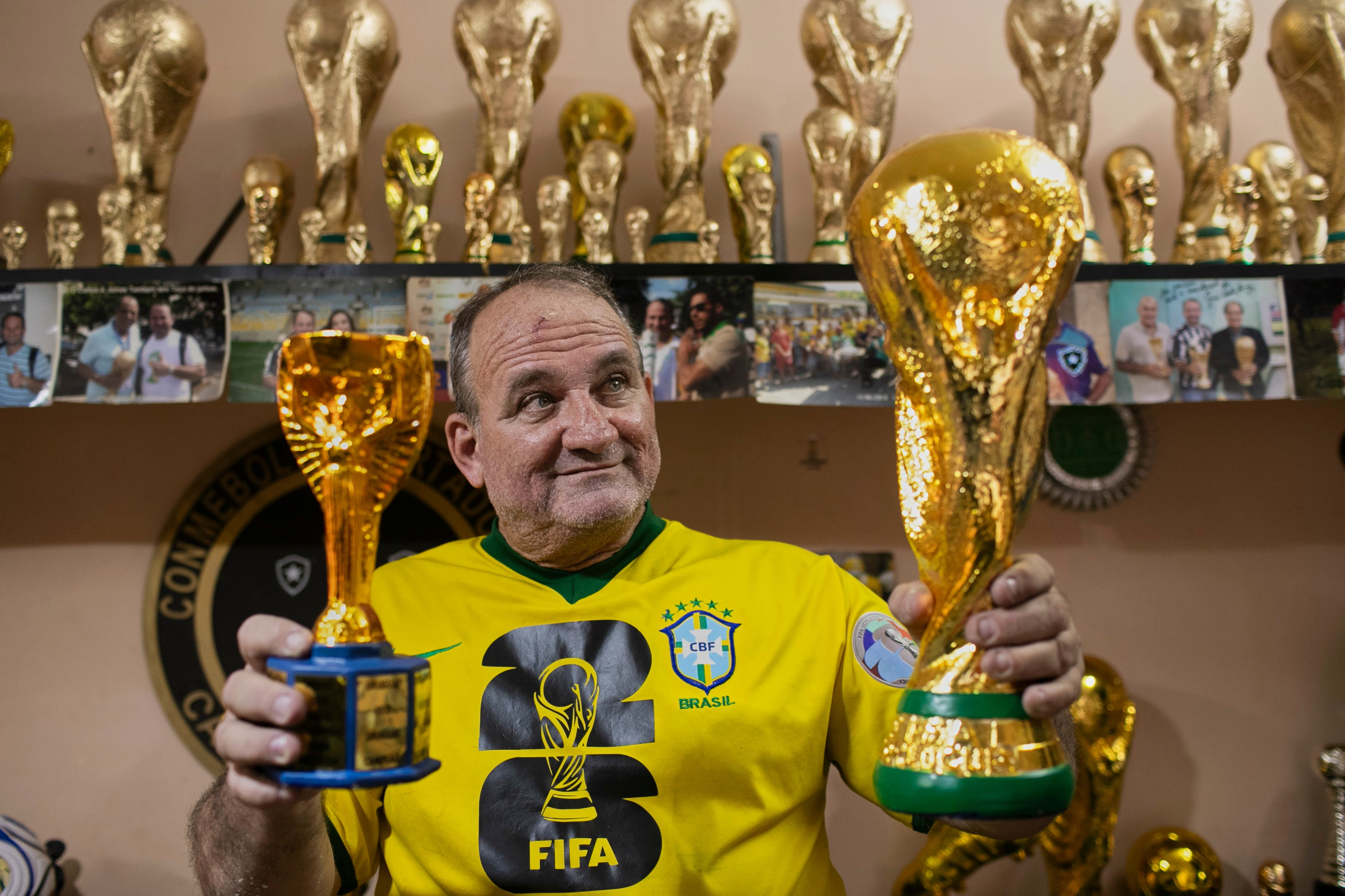 Brazilian artisan crafts replica World Cup trophies to the joy of ...
