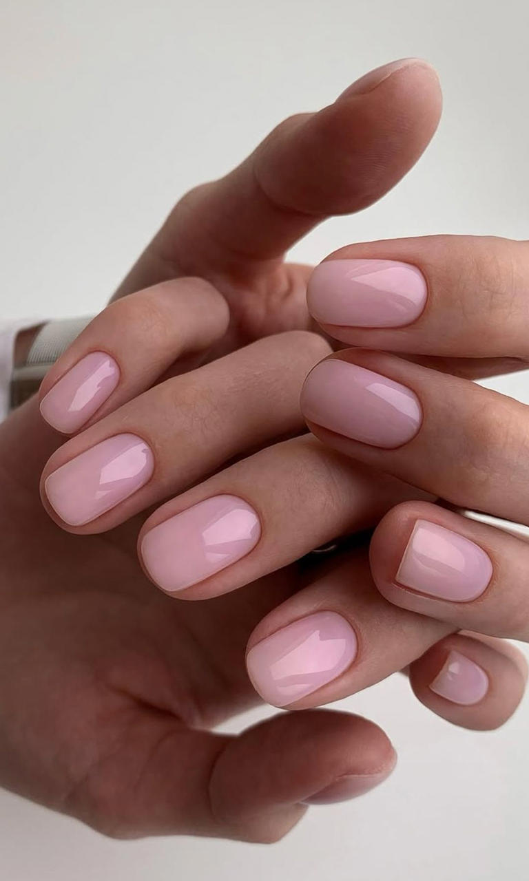 Las manicuras italianas que alargan las manos: 12 ideas para uñas cortas