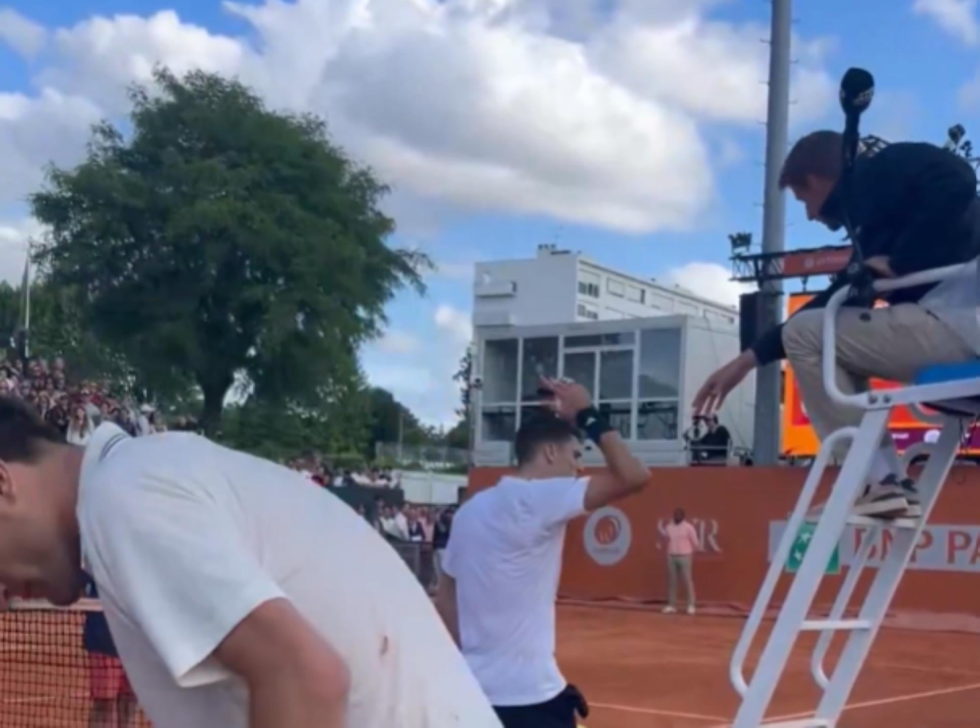 Watch: Bordeaux Challenger champion Juan Manuel Cerundolo waves off umpire