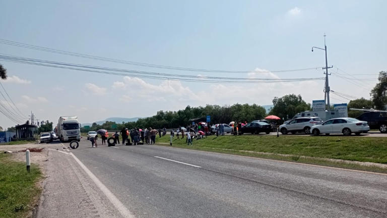 Bloquean carretera federal 57 por falta de agua en límites de Querétaro ...