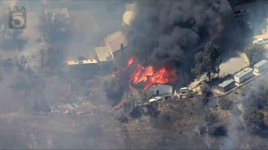Sandy Fire scorches over 700 acres, destroys at least 1 home in Simi Valley
