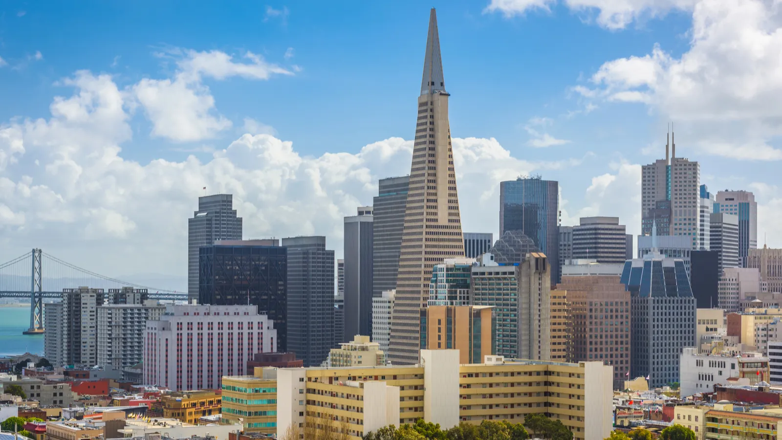 Why are many Americans choosing California over other western states?
