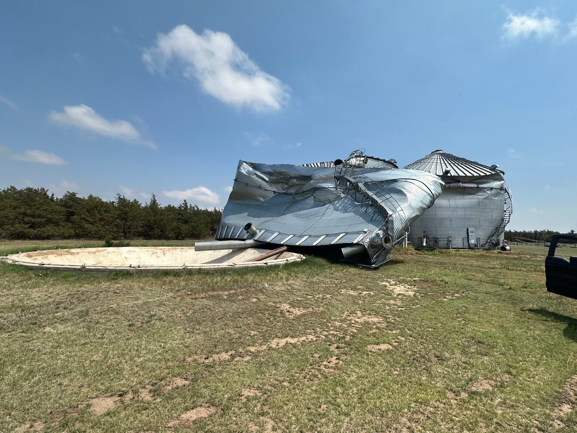 Northwest Kansas community cleaning up extensive damage from weekend storm