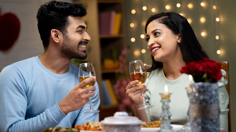 14 worst foods to order on a first date