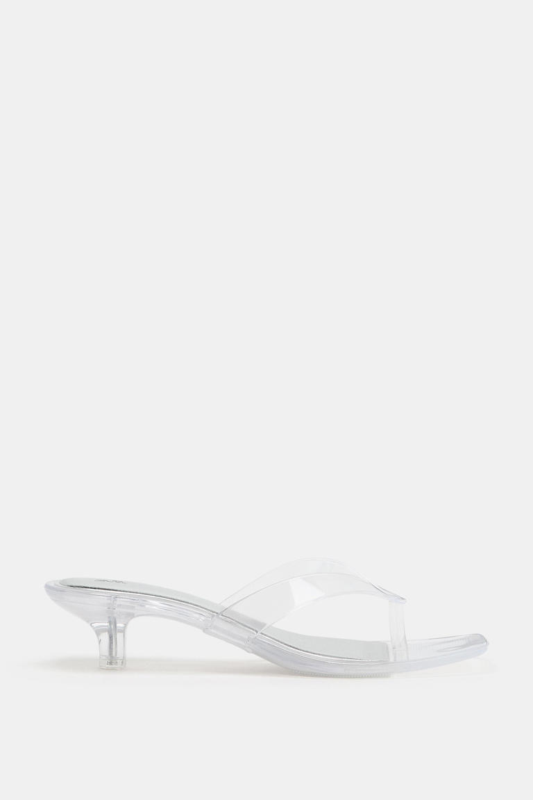 Jelly sandals are so back—whether you're 20 or 40, this is the polished ...