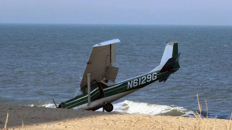 Sun: Plane makes emergency landing on Ocean City beach