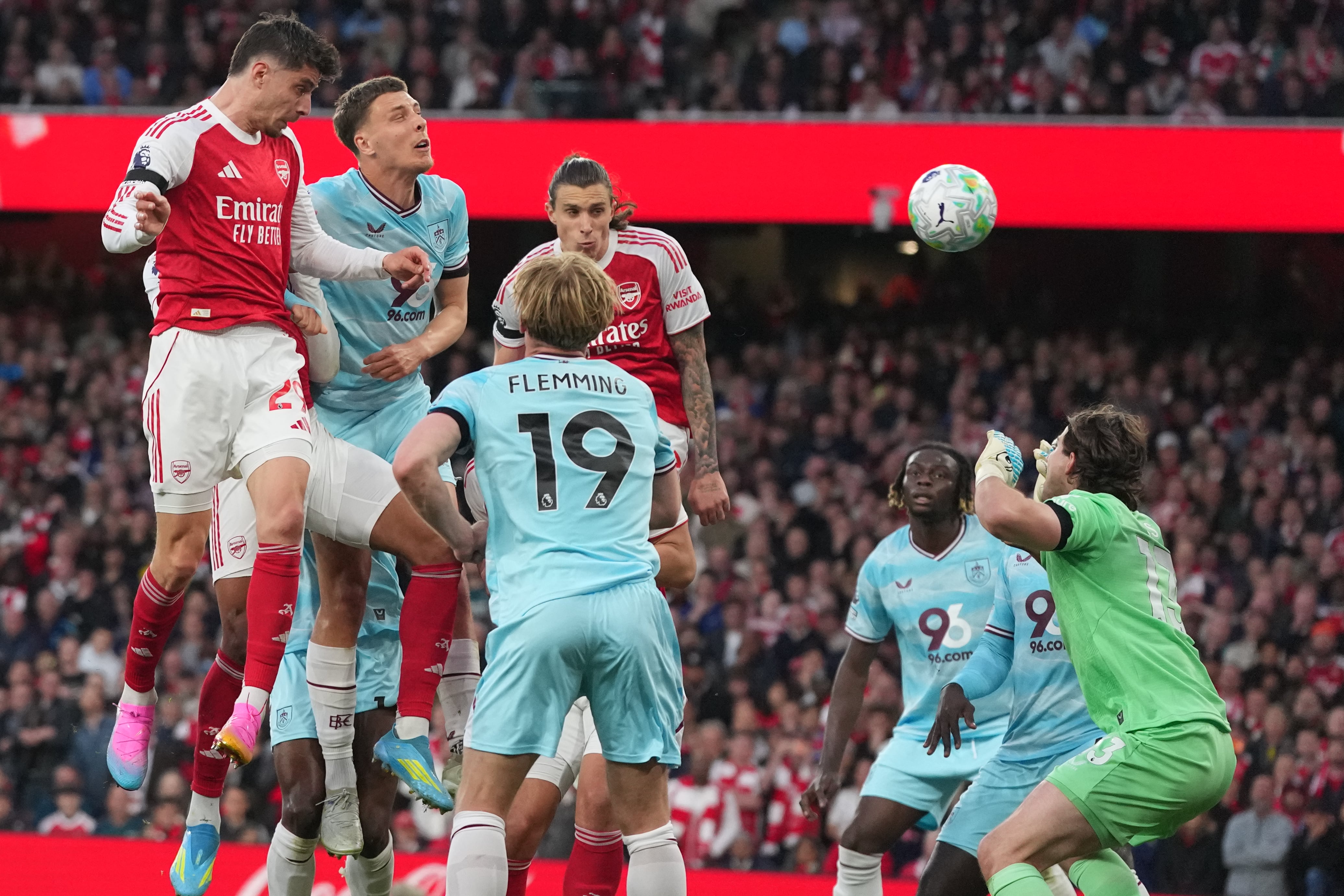Arsenal edge closer to first EPL title in 22 years