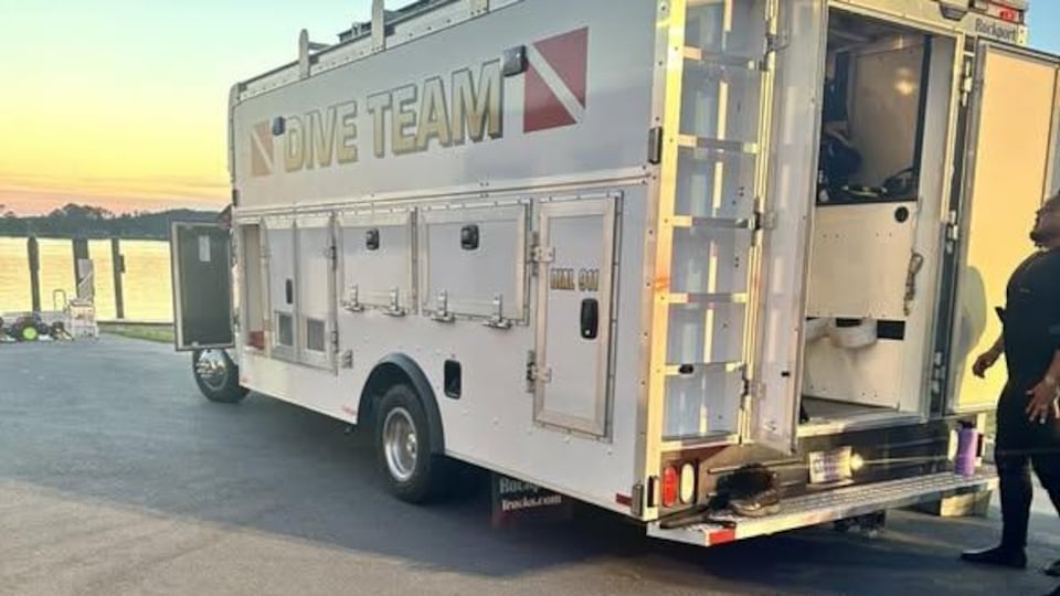 Emergency crews respond to water rescue on Lake Wylie