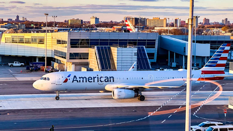 American Airlines u-turns on banned route as Delta and United keep bold ...