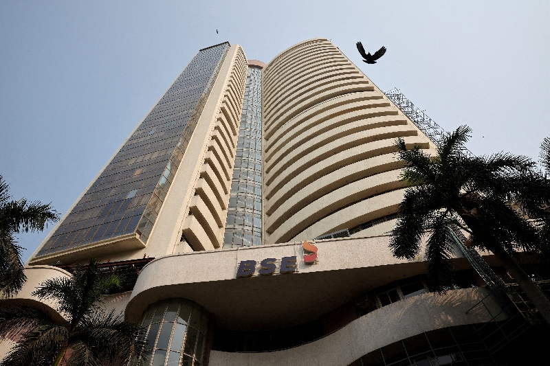 Indian shares end flat as financials offset IT rally