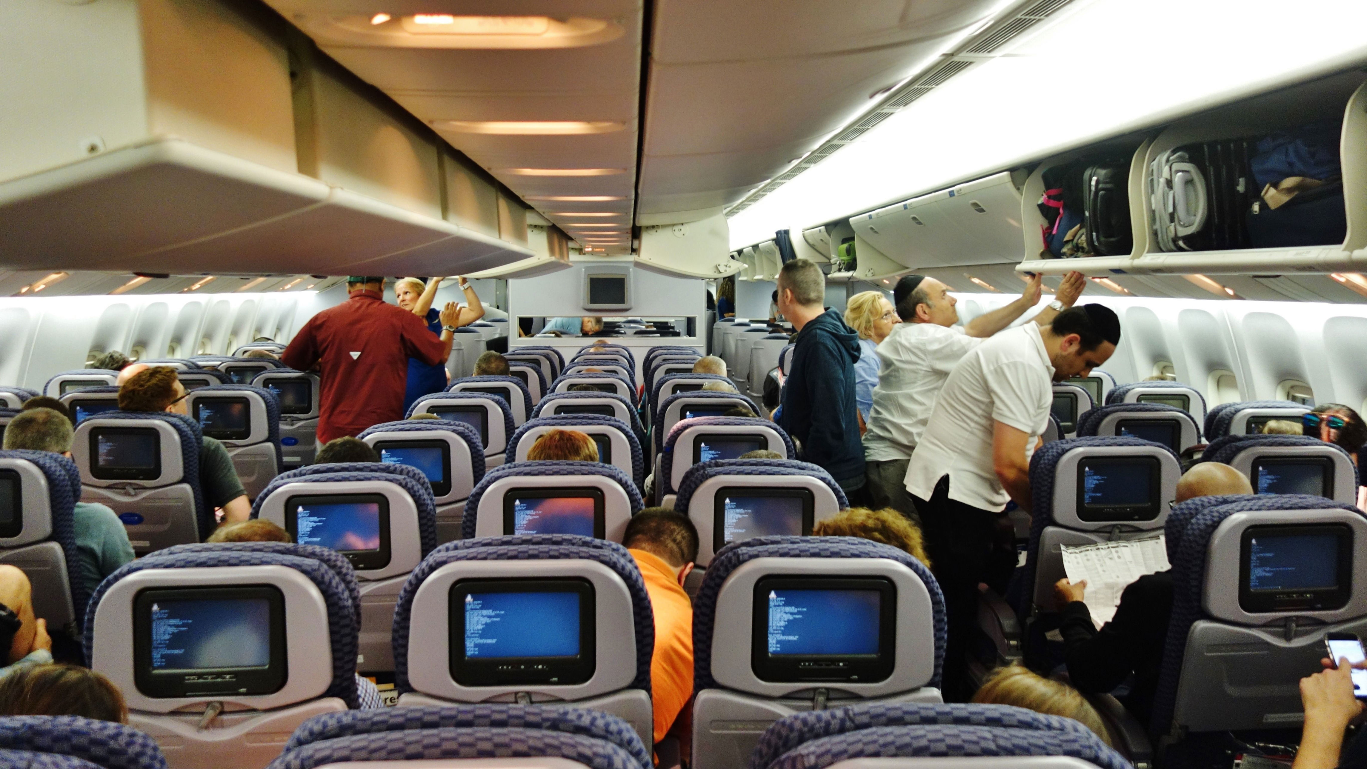 We need more like her: United Airlines passengers laud flight attendant ...