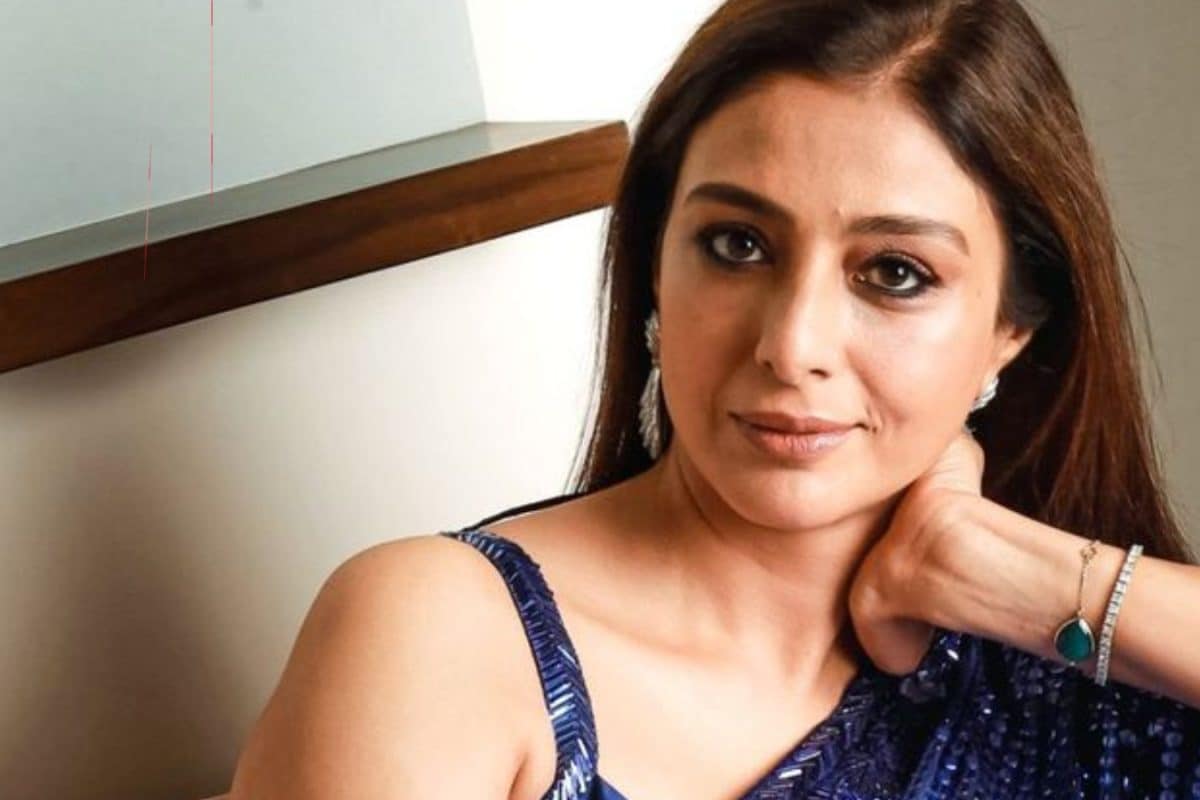 Tabu gifted gold bangles to Saroj Khan, cash to background dancers ...
