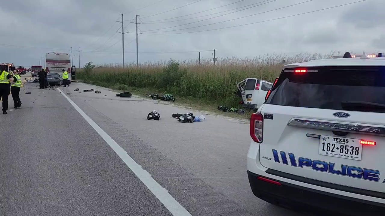 Sabine Pass crash: At least 4 people killed after van crashes into ...