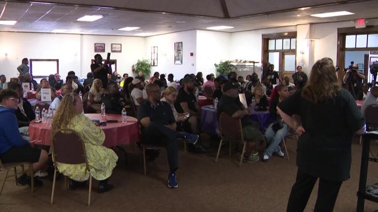 Milwaukee teens discuss takeovers, summer safety at listening session