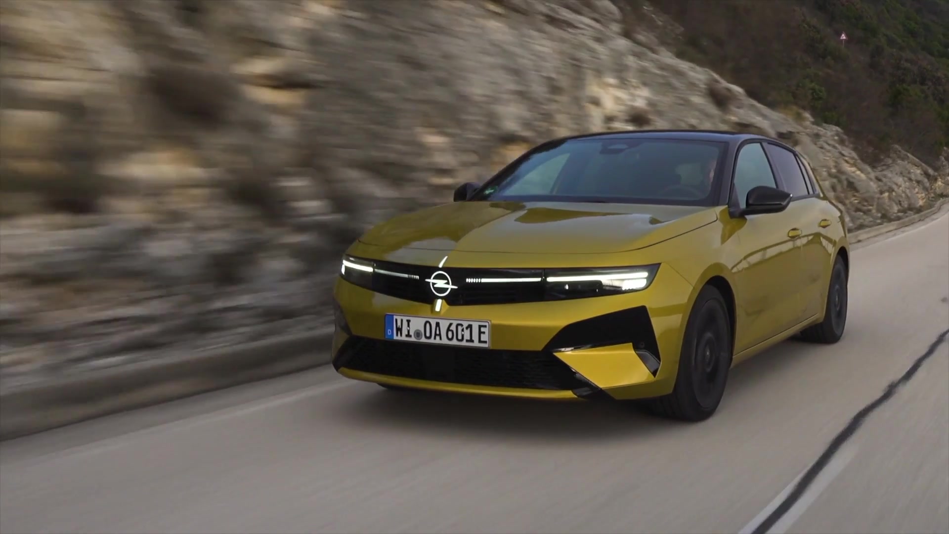 The new Opel Astra plug-in-hybrid driving video