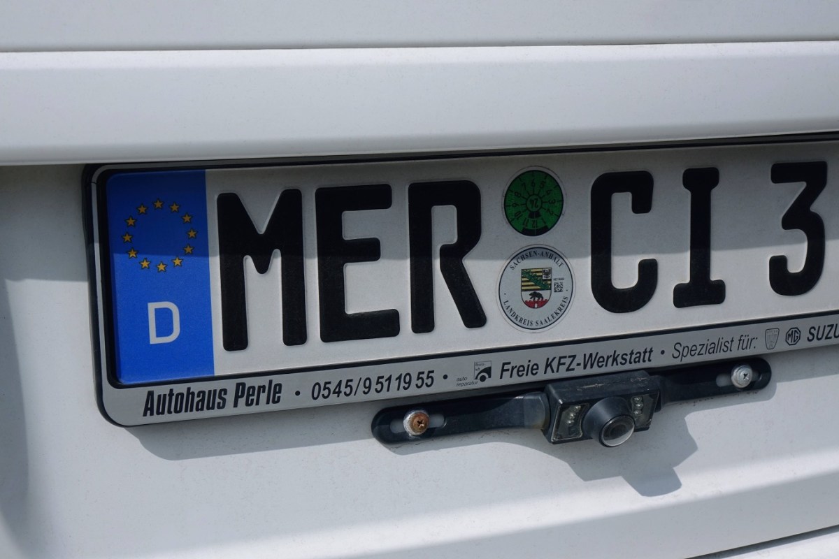 Autokennzeichen: Wer das tut, zahlt 65 Euro Strafe