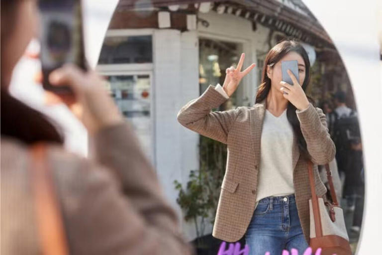 Not just a pose: Hand signs in photos can compromise biometric security