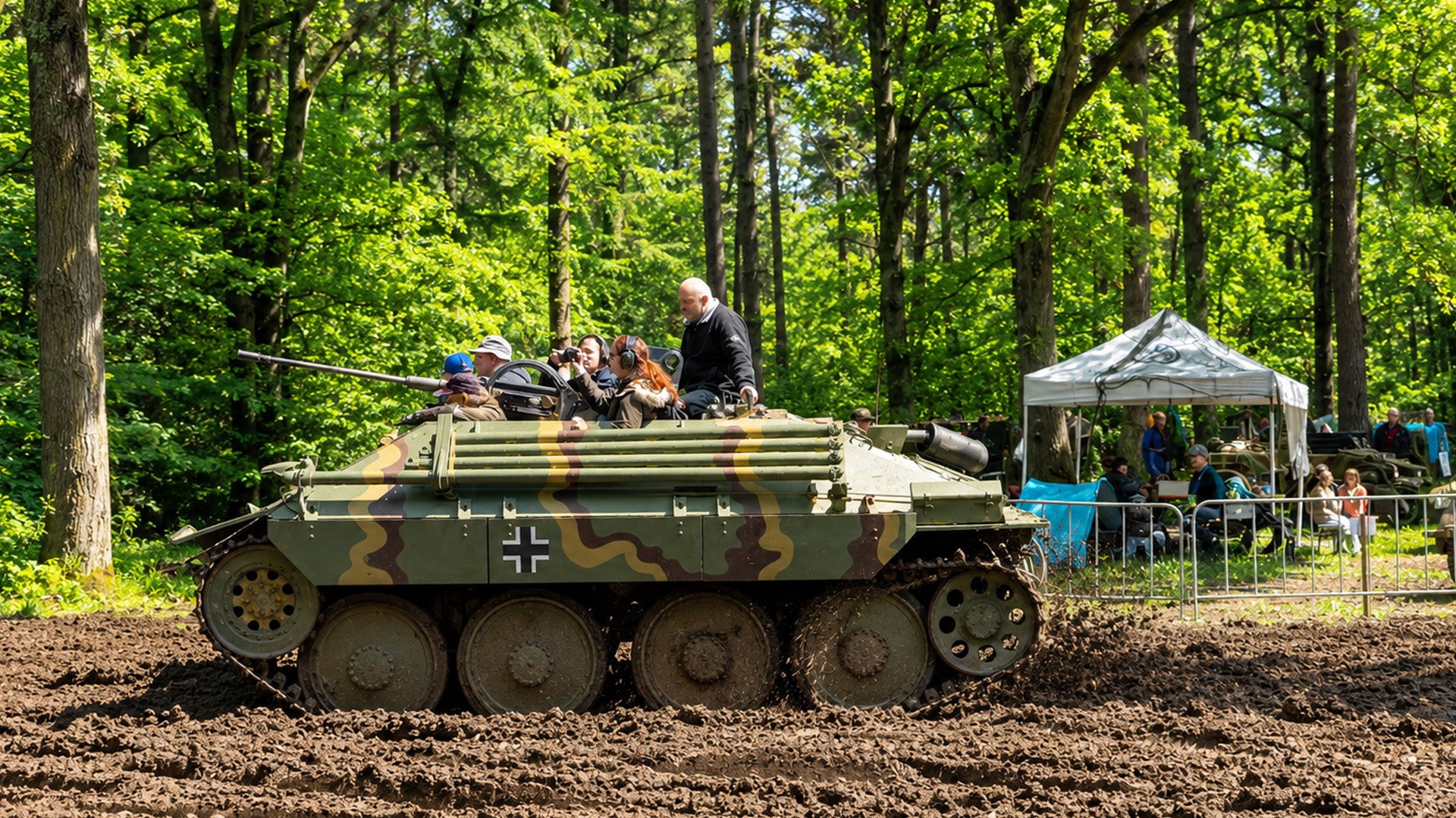 Militracks Overloon 2026 brings WWII vehicles to life (4K)