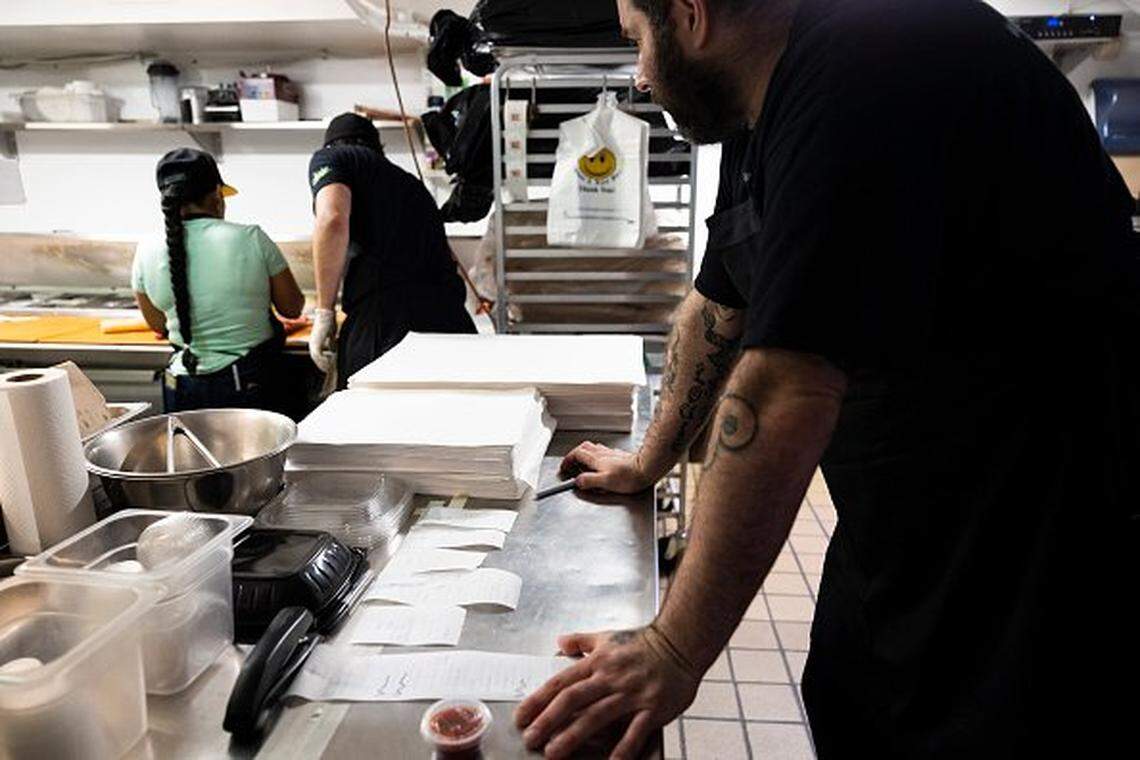 Can Texas restaurants legally charge service fees? Here's what the law says
