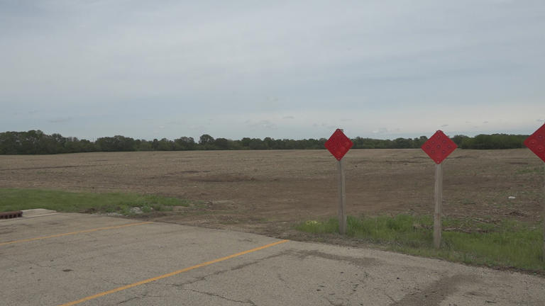 Project leaders outline plans for building near Rockford airport