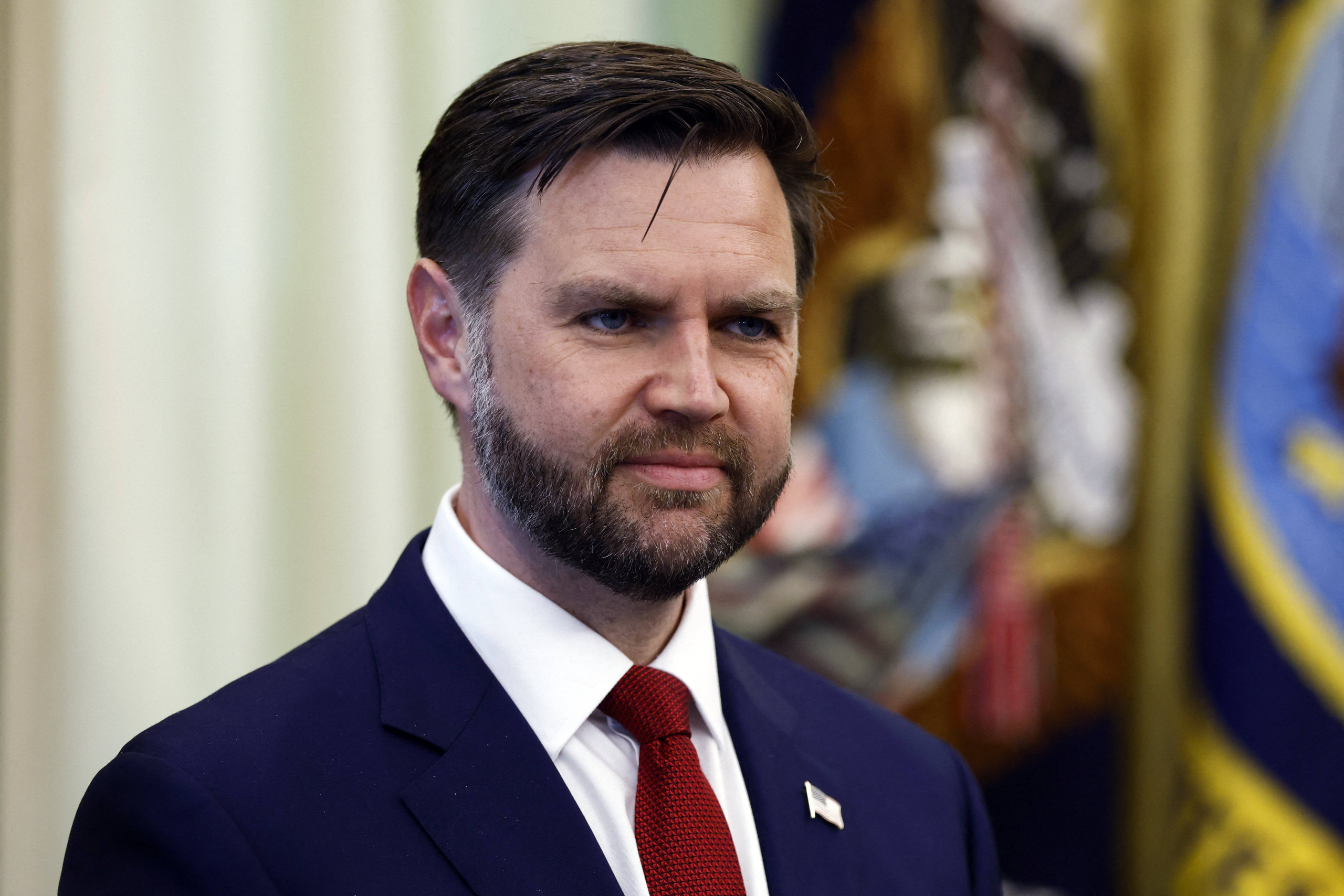 Donald Trump humiliates JD Vance to his face