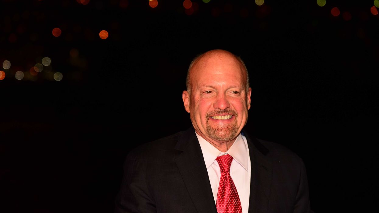 CNBC's Jim Cramer struggles to explain Trump's suspicious stock trade