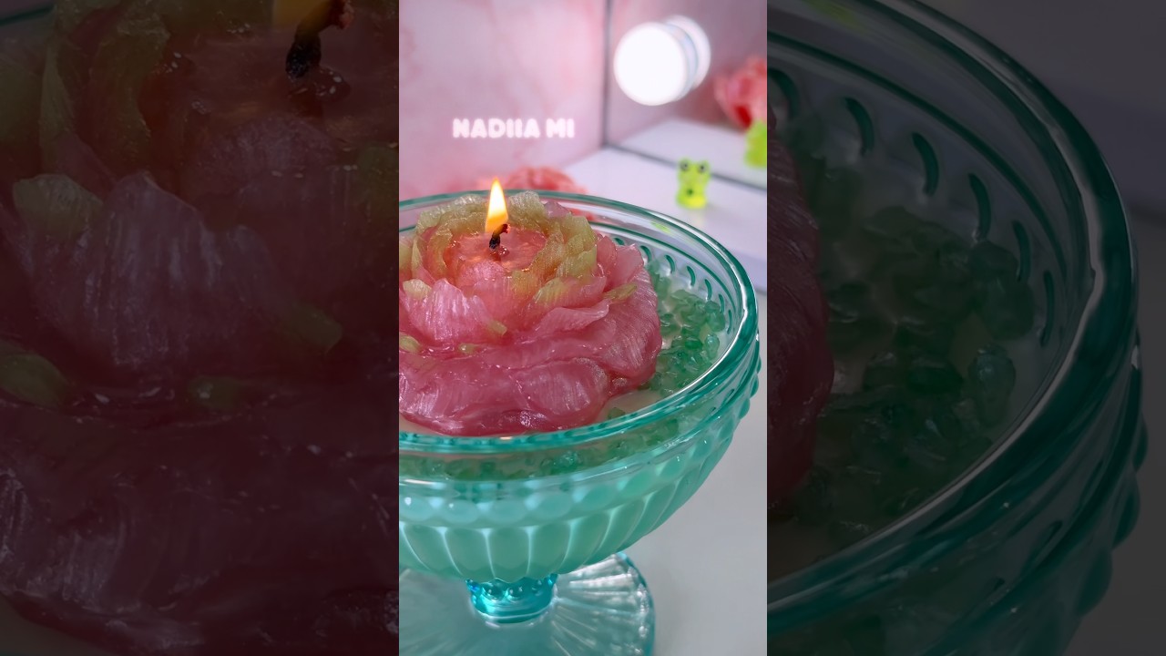 This flower candle looks unreal when lit 🌸