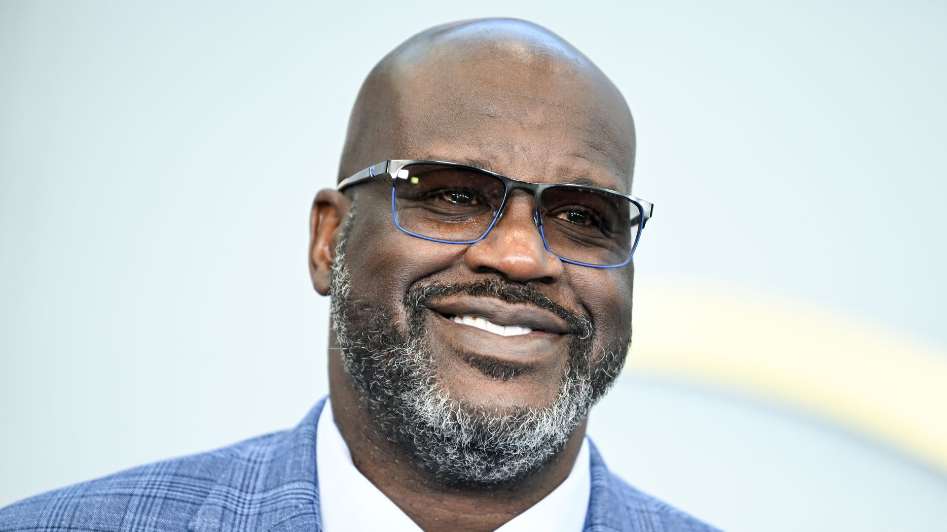 Shaq celebrates fourth degree with chaotic graduation speech and ...