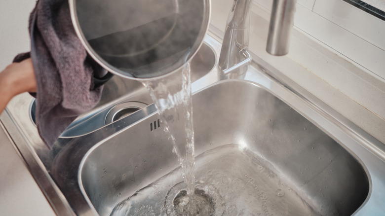 5 natural alternatives to Drano that are safer and better to use