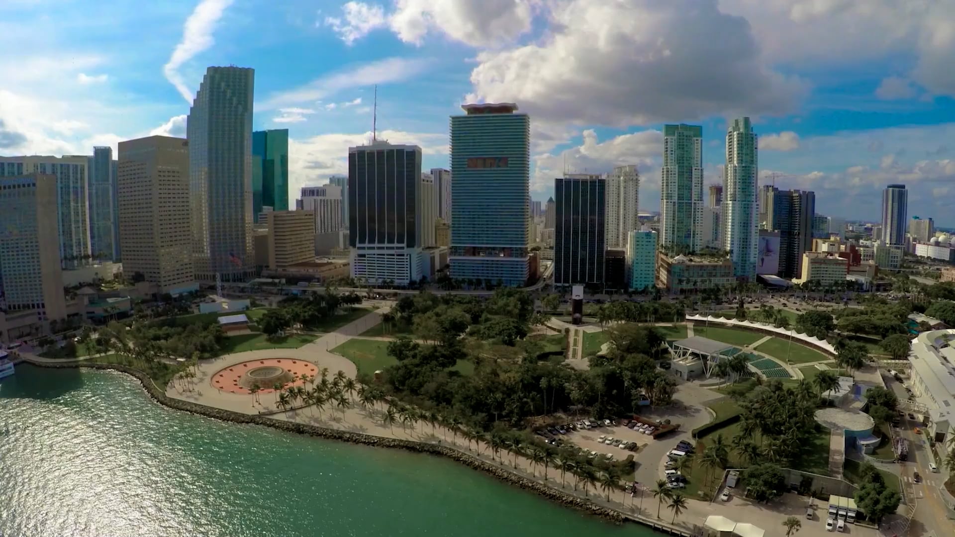 Bayfront Park, Miami: Drone menjelajahi taman ikonik di Teluk Biscayne