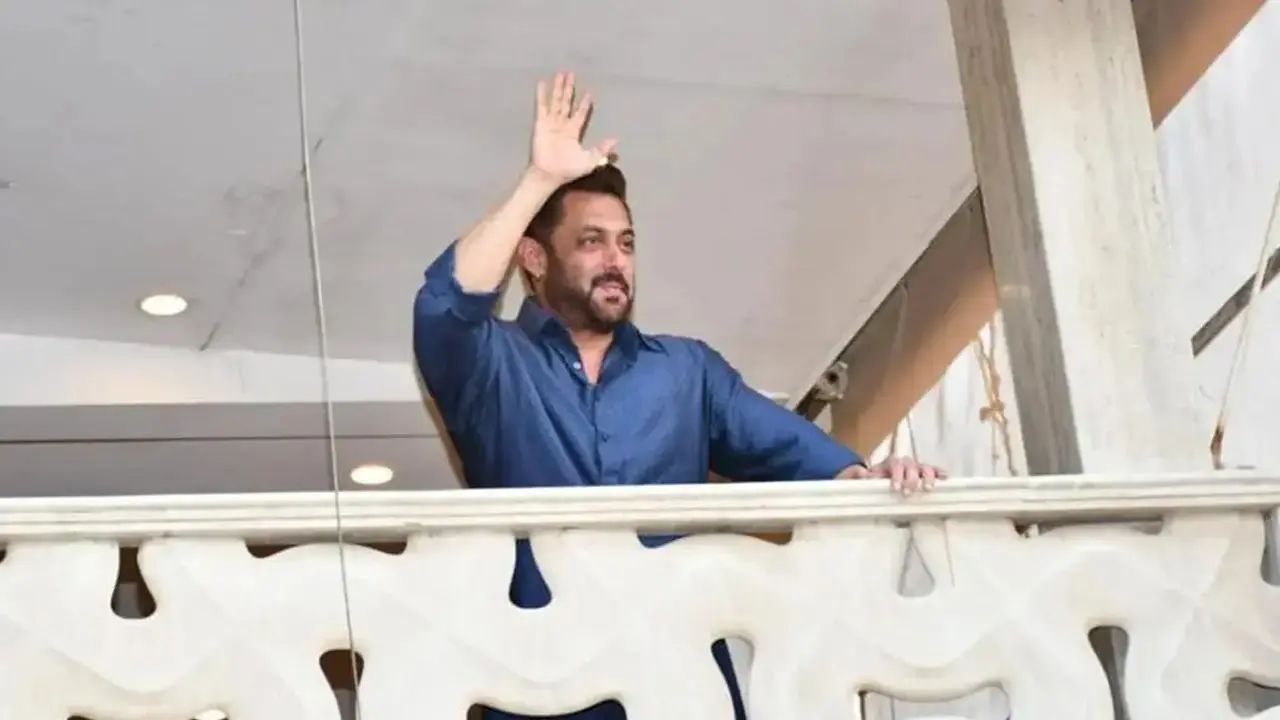 Snake spotted at Salman Khan's Galaxy apartments, authorities arrive ...