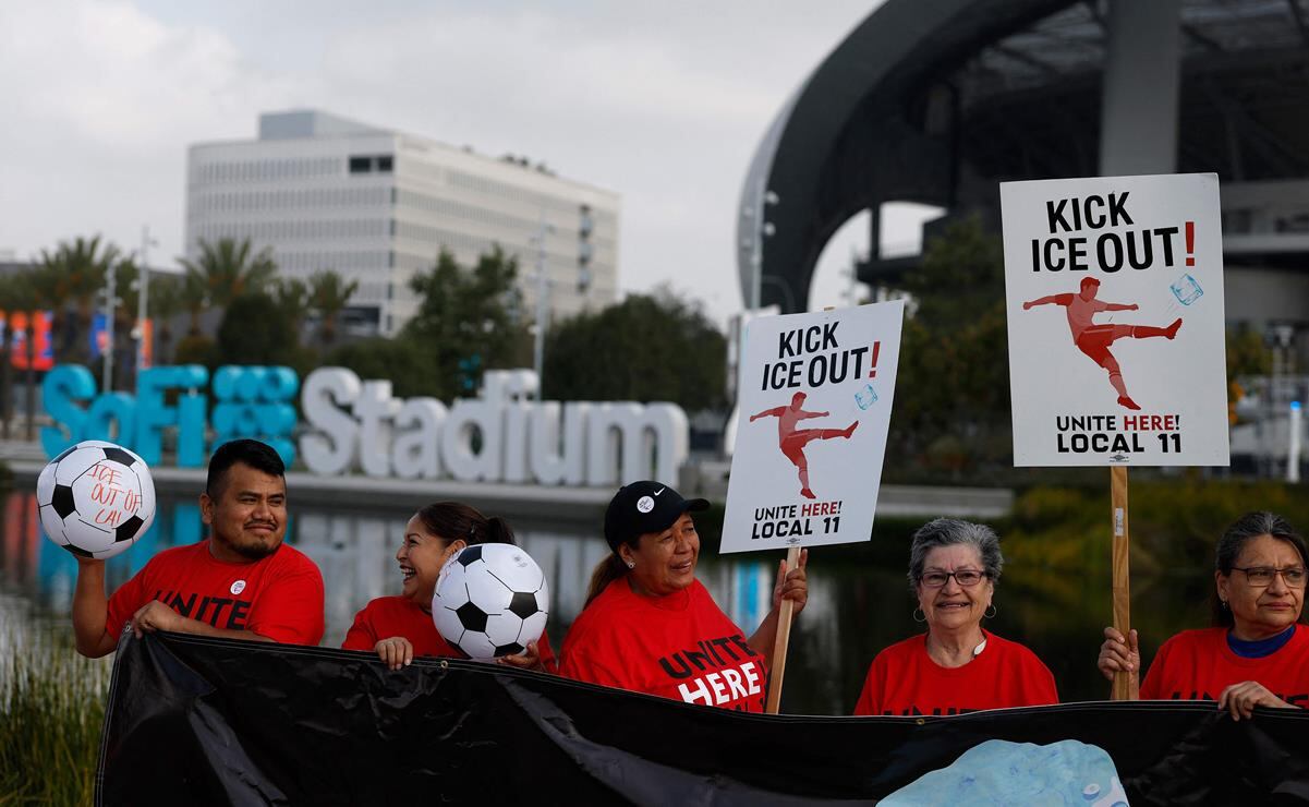 Trabajadores del SoFi Stadium amenazan con irse a huelga si ICE opera ...