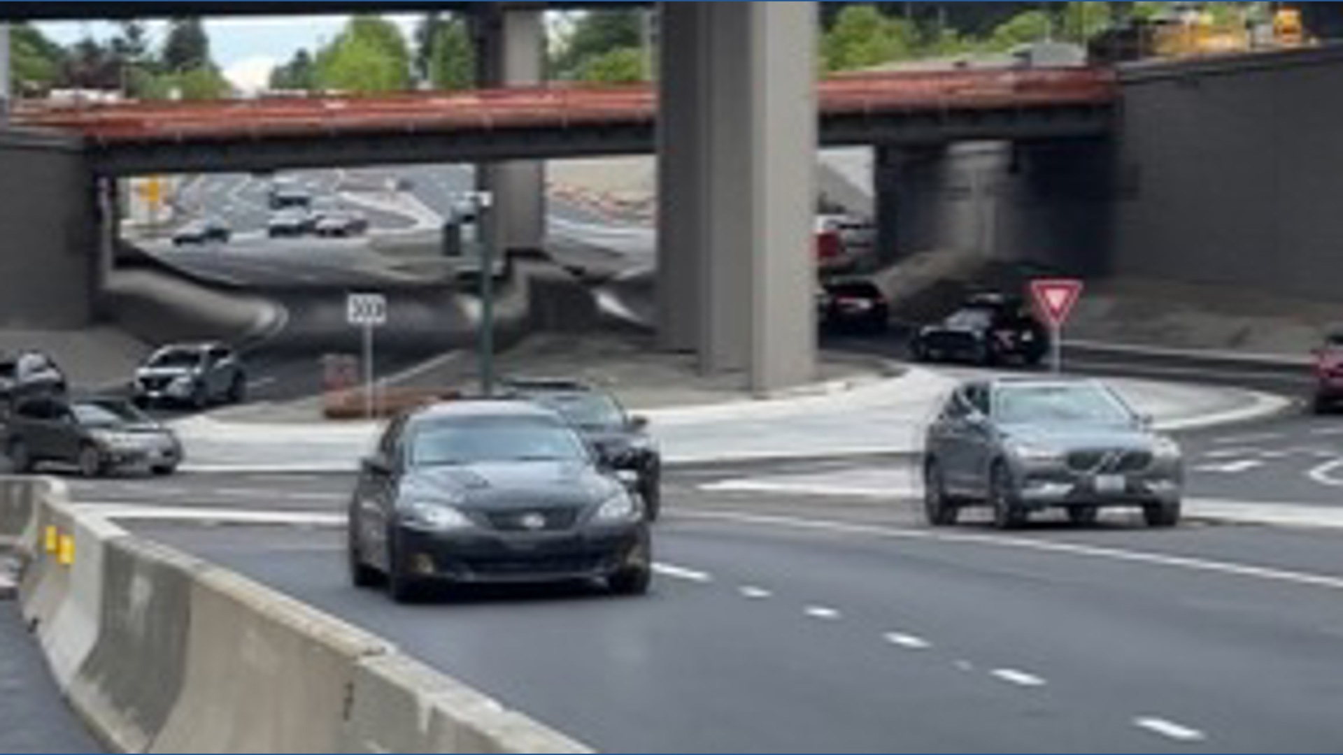 Eastside drivers frustrated over new roundabout in Kirkland
