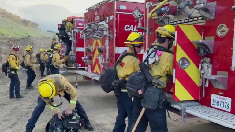 Wildfire in Ventura County's Simi Valley prompts mandatory evacuations