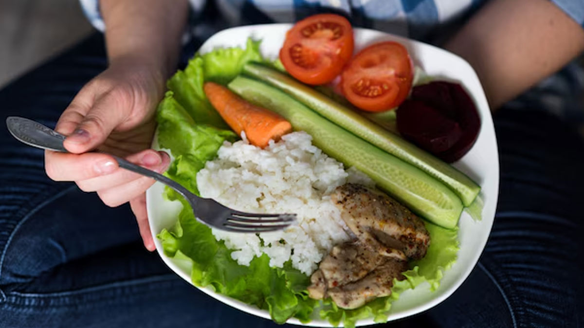 Does the order you eat your vegetables, protein and carbs actually ...