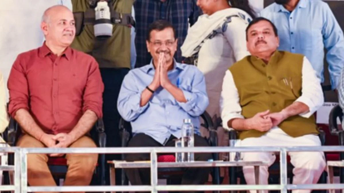 Delhi High Court issues notices to Arvind Kejriwal, Manish Sisodia in ...