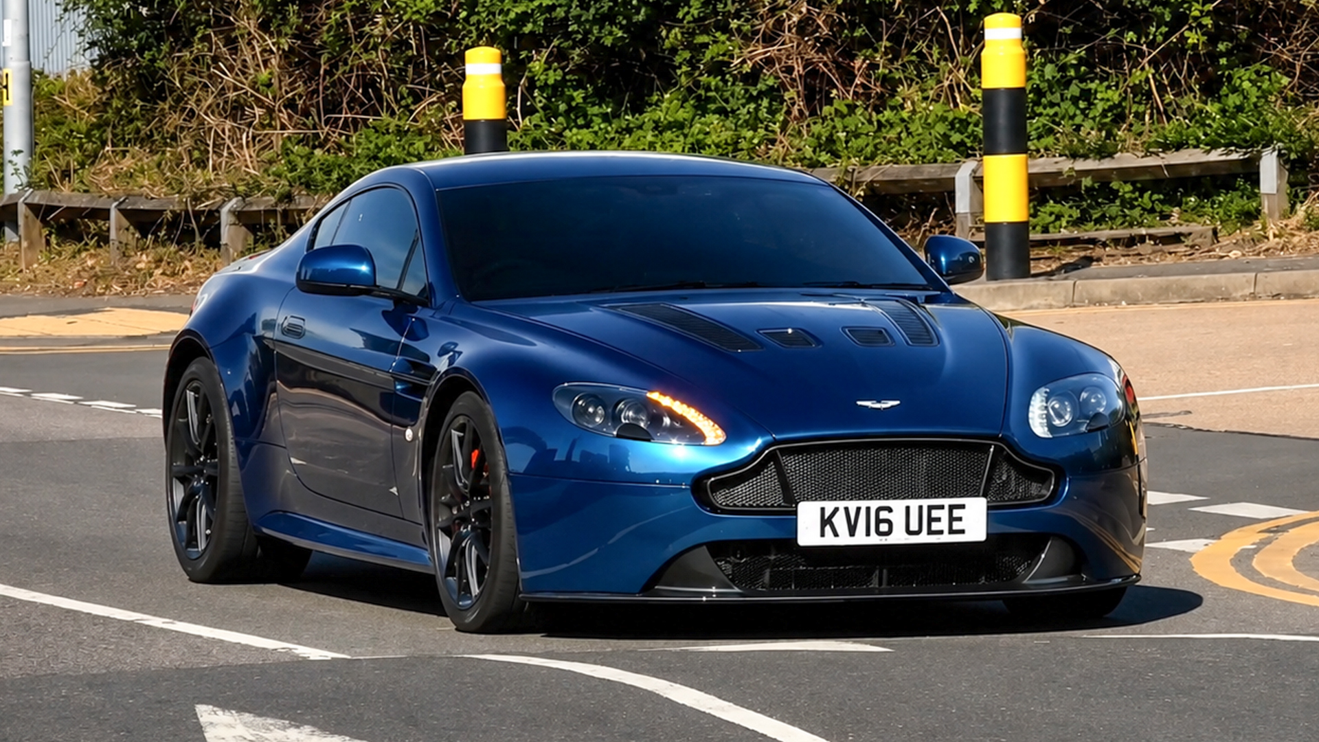 $180,000 Aston Martin Vantage captured in London traffic