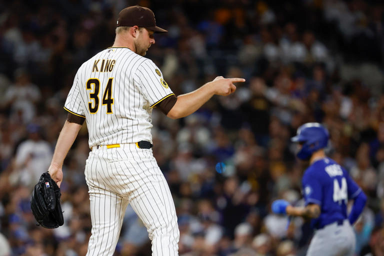 Early homer holds up as Padres take series opener against Dodgers