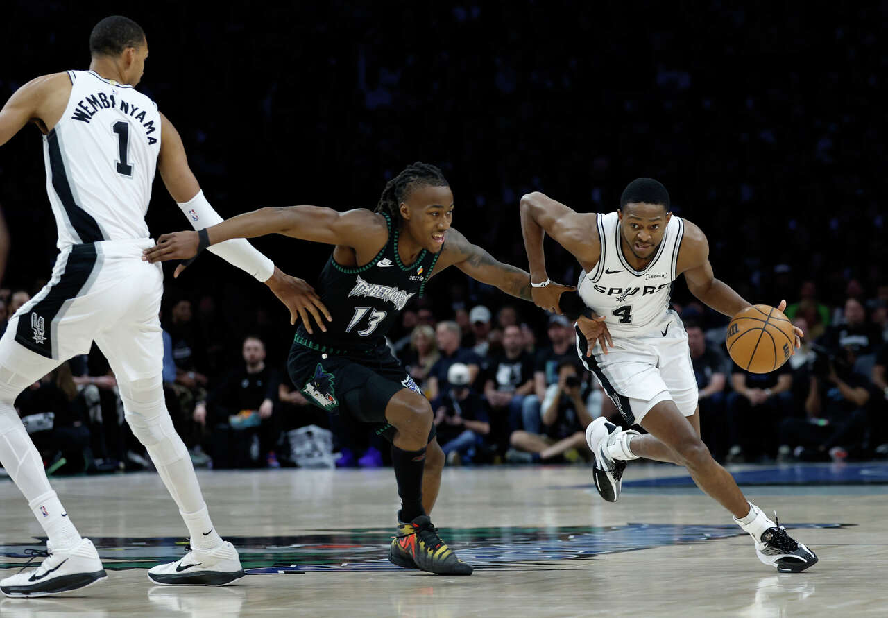 Spurs' De'Aaron Fox game-time decision for Game 2, coach says