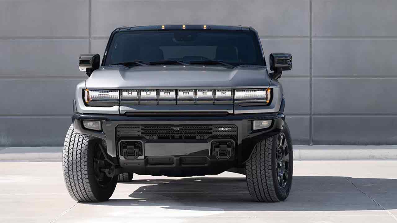 578 HP, 318-mile range, 300-kW charging, 5.9 inch lift: Hummer EV is a ...