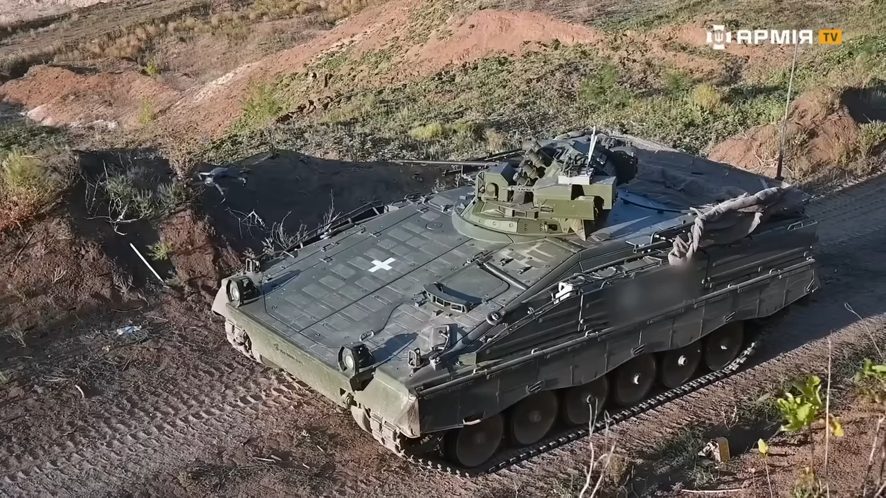 Deutschlands Marder zerfetzte russische Stellungen mit seiner 20-mm-Kanone