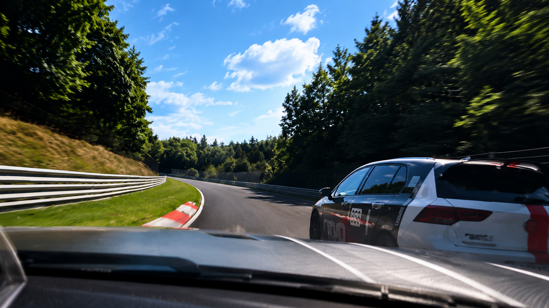 Dangerous overtake almost hits Golf GTI on circuit