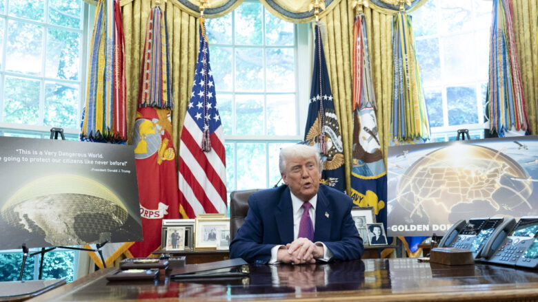 Trump wijst Rusland en China af als beheerders van het Iraanse uranium