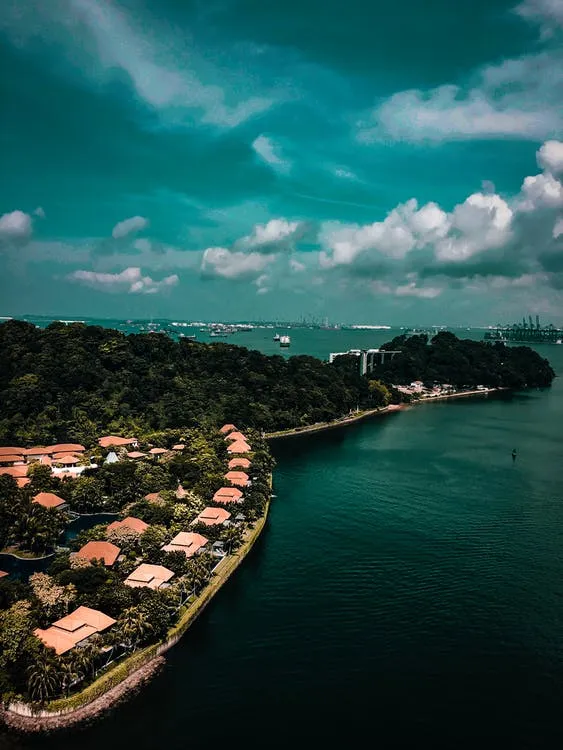 Singapore high-end residential rents rise for sixth straight quarter