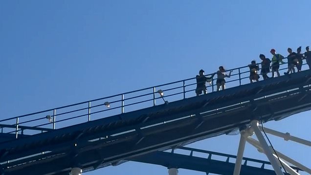 Terrifying moment Six Flags guests have to shimmy down broken 245-foot ...