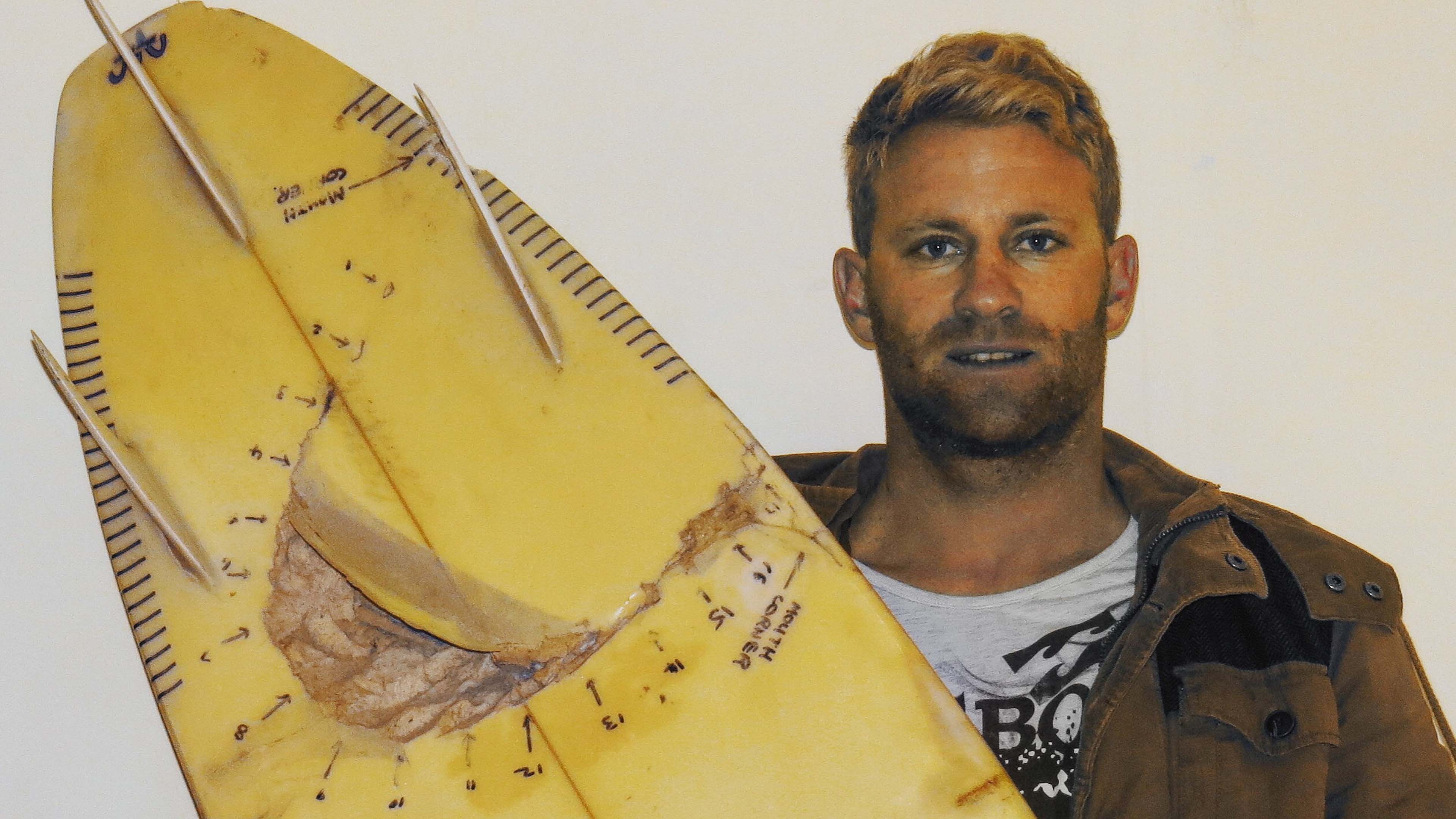 Surfer attacked by two great white sharks paddled to safety with one hand