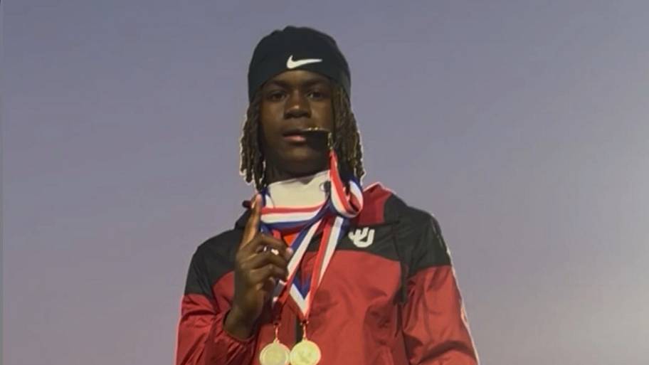Syracuse offers 2030 prospect, son of legendary NFL running back
