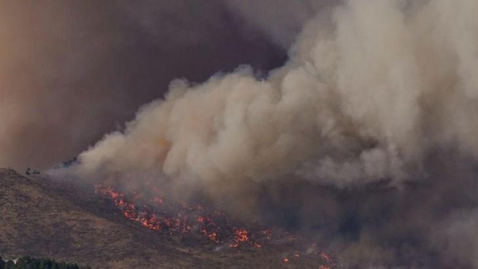 Garnet fire threatens sequoias, sends smoke alerts