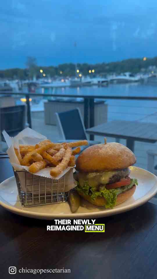 The easiest lakeside getaway from Chicago! 🌊🏡