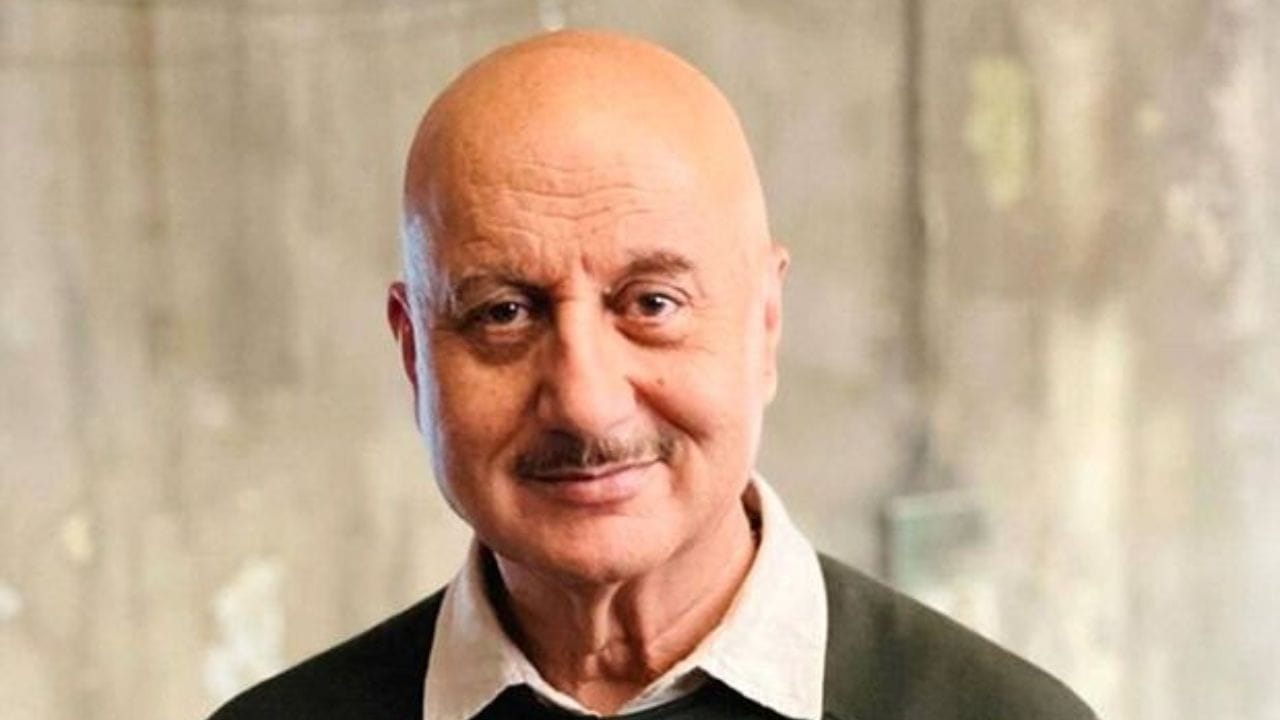 Anupam Kher travel from Jaipur to New Delhi by Vande Bharat; backs PM ...